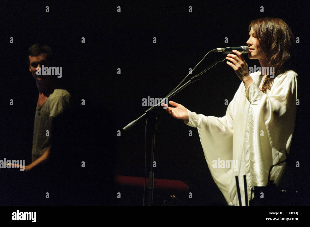 Lou Rhodes and Andy Barlow of Lamb perform in Rome Stock Photo - Alamy