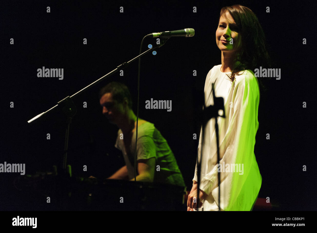 Lou Rhodes and Andy Barlow of Lamb perform in Rome Stock Photo - Alamy