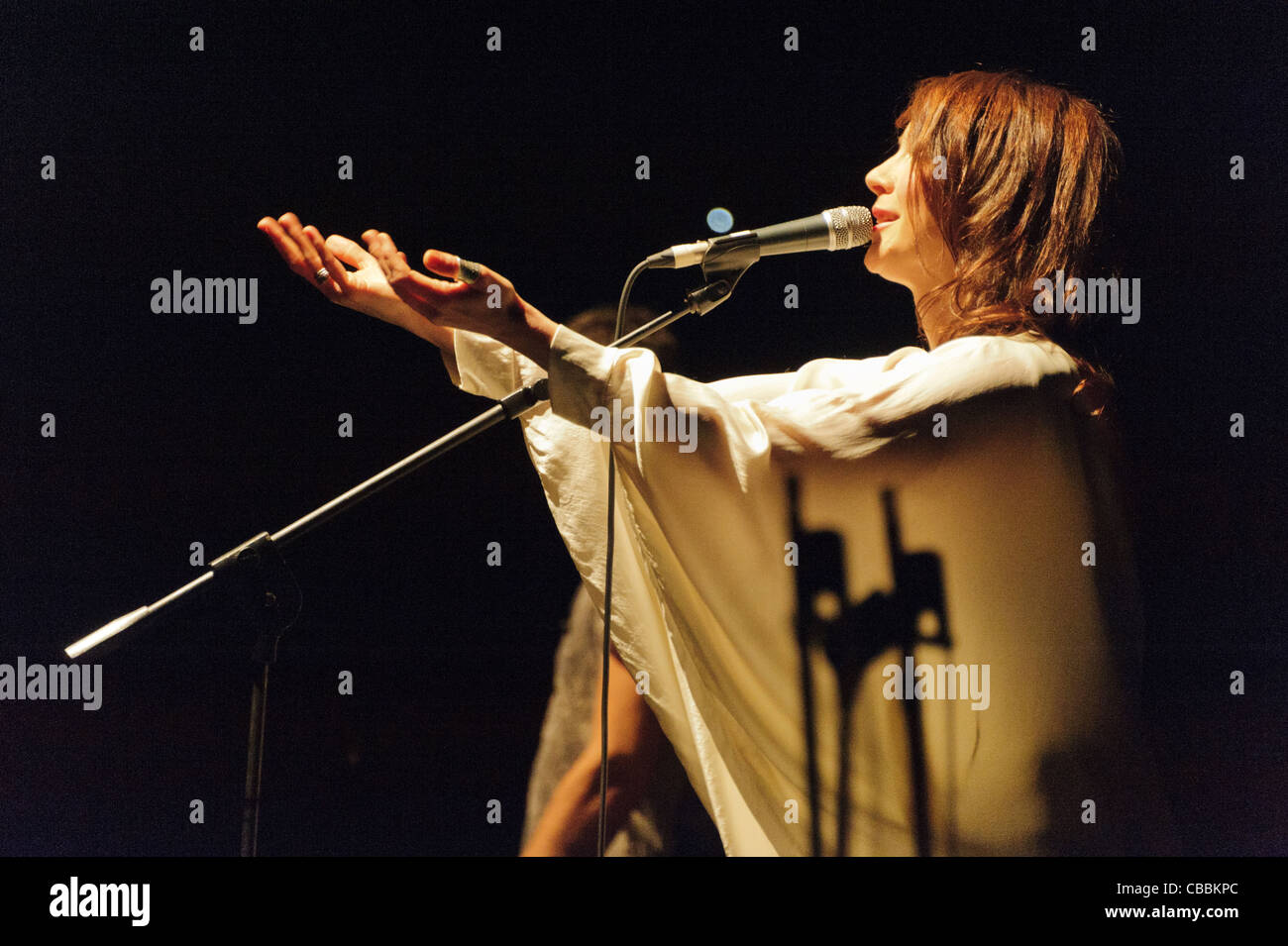 Lamb singer lou rhodes hi-res stock photography and images - Alamy