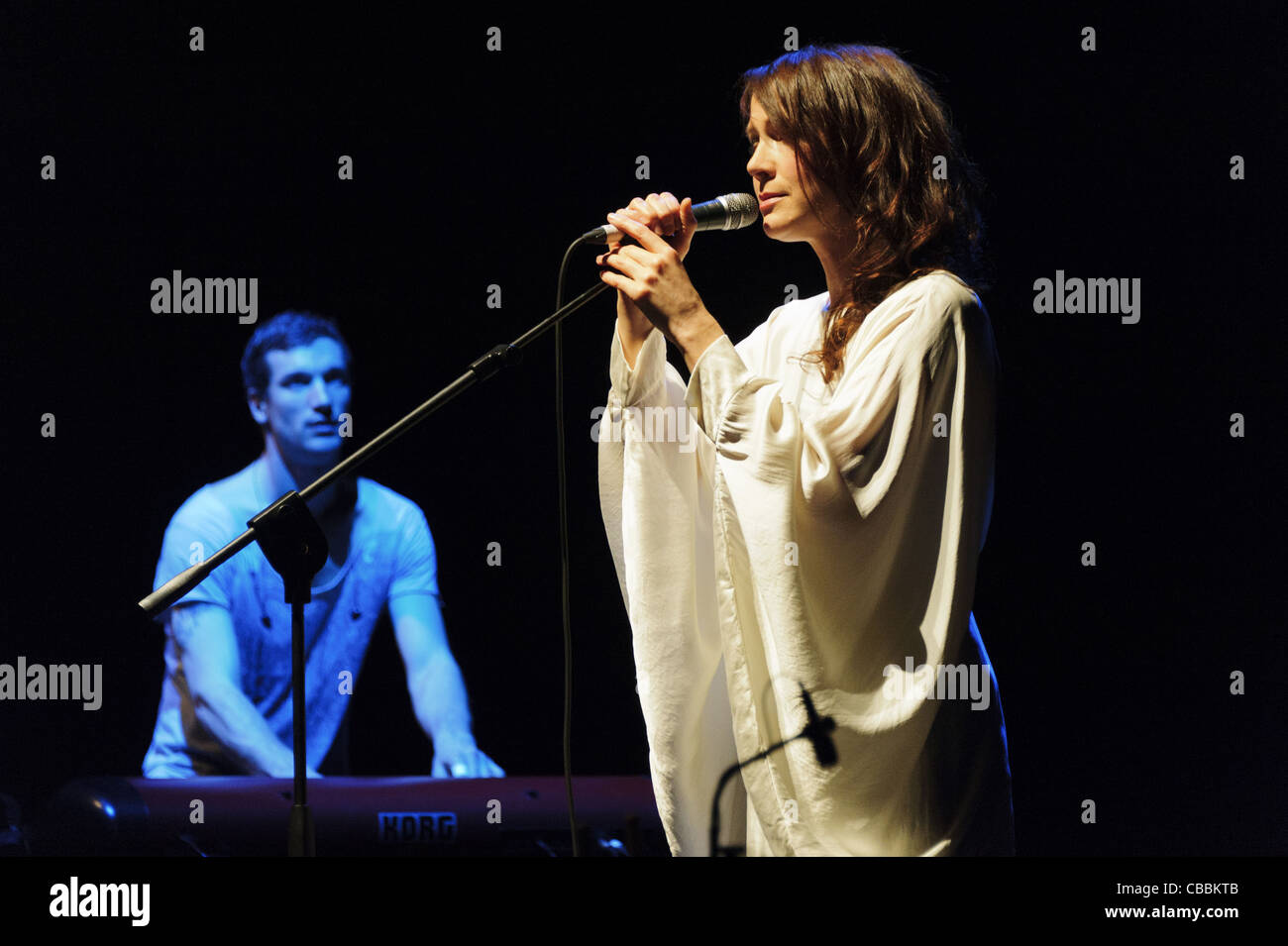 Lamb singer lou rhodes hi-res stock photography and images - Alamy