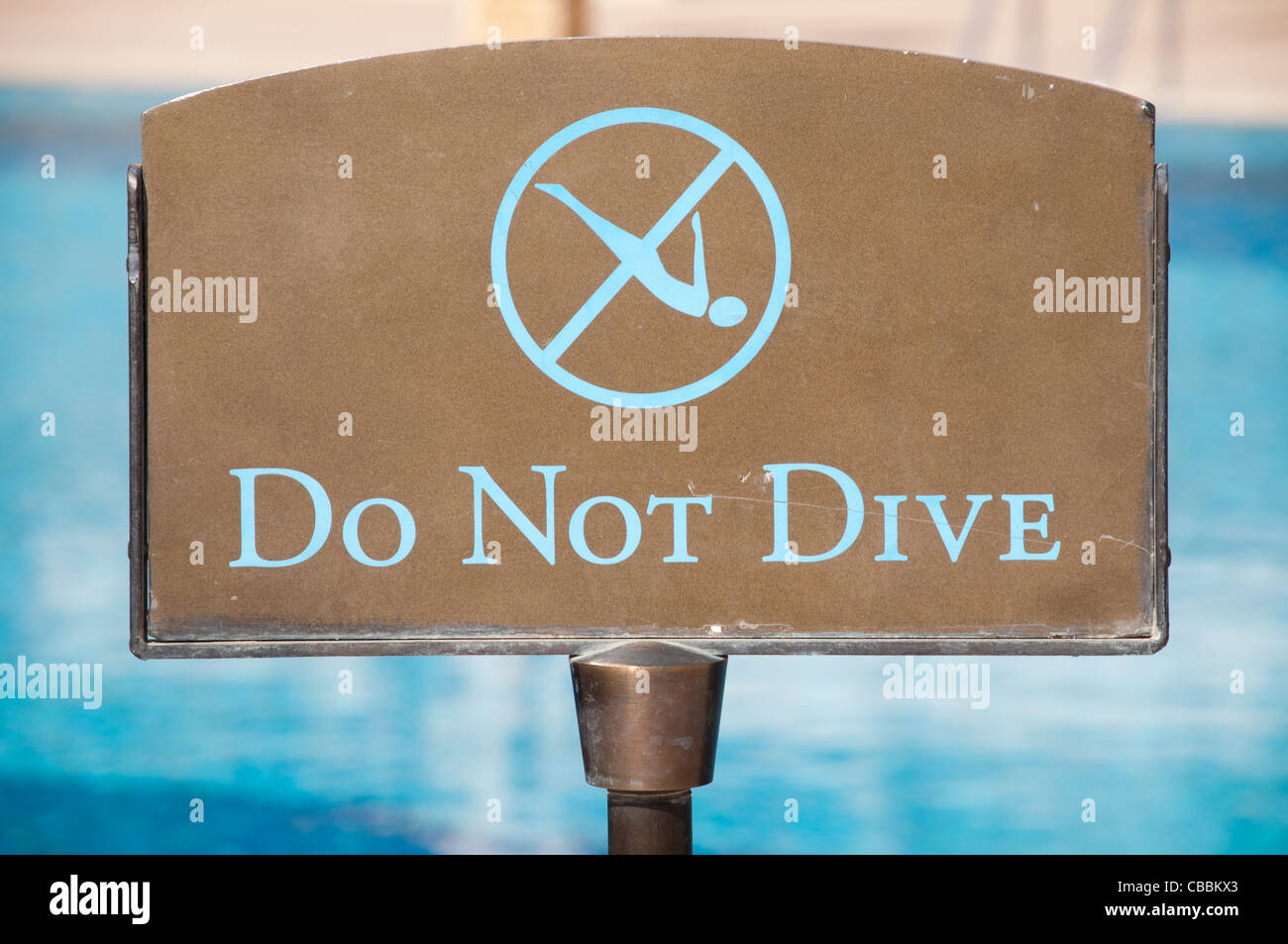 do not dive sign with blue water in background Stock Photo - Alamy