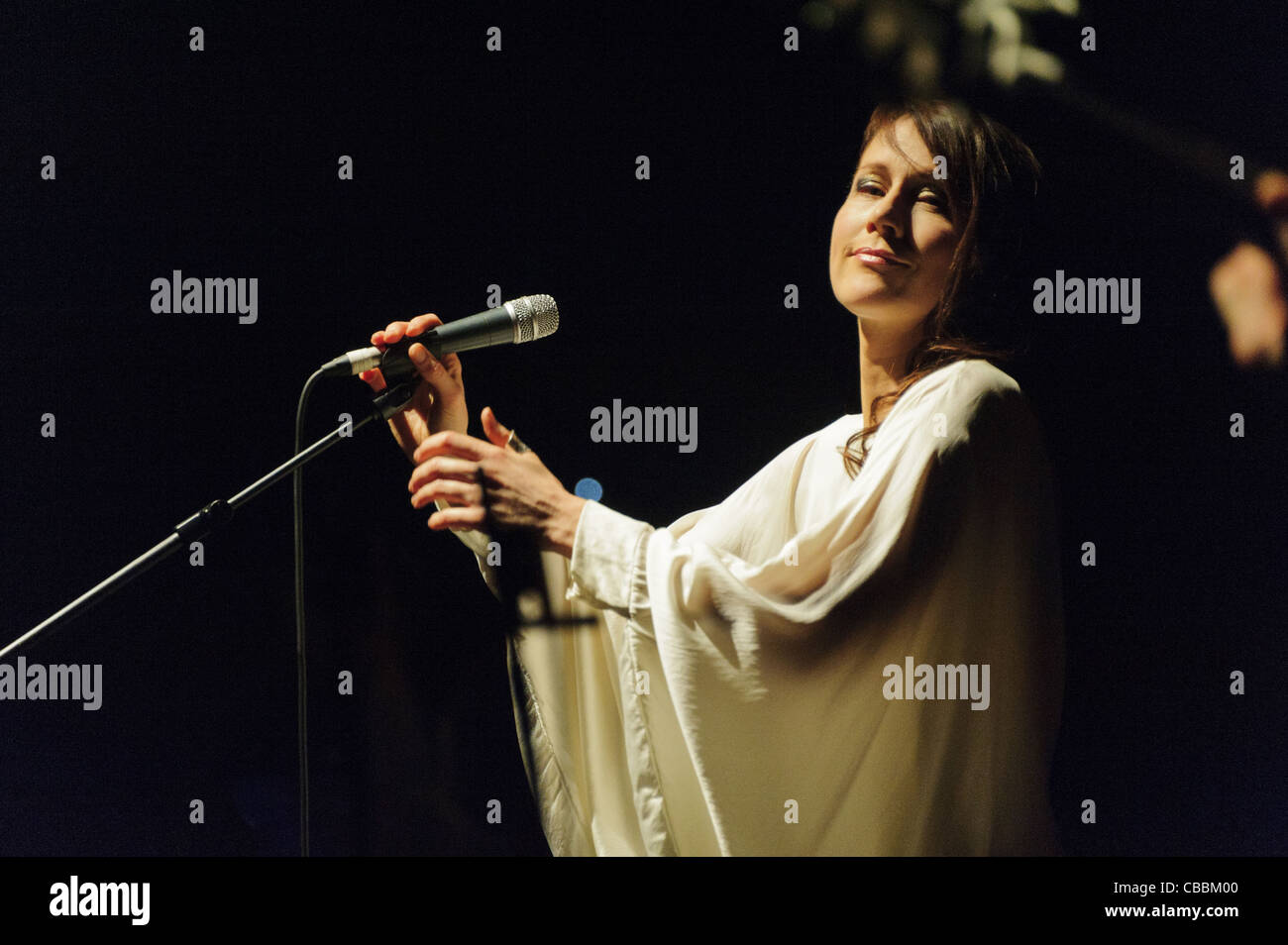 Lou Rhodes of Lamb performs in Rome Stock Photo - Alamy