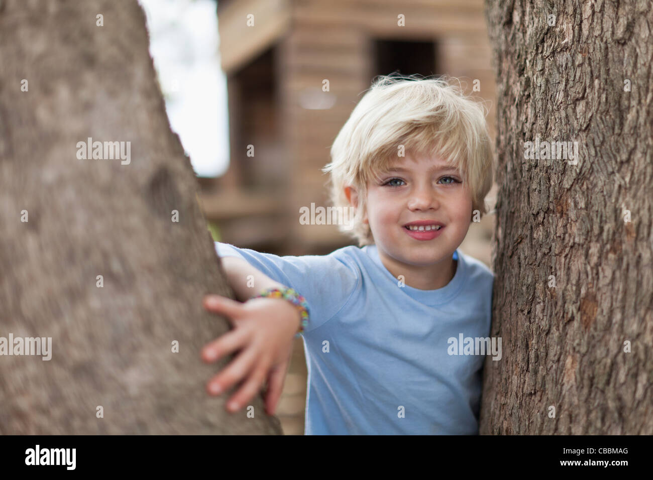 Children playing on tree hi-res stock photography and images - Alamy