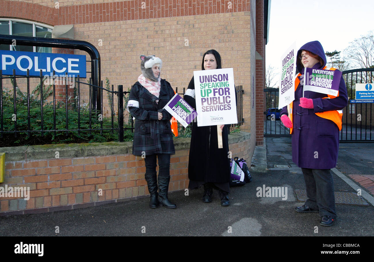 Unisons pickets l-r Julie Sharp, Jill Flanagan and Sharron Hather ...