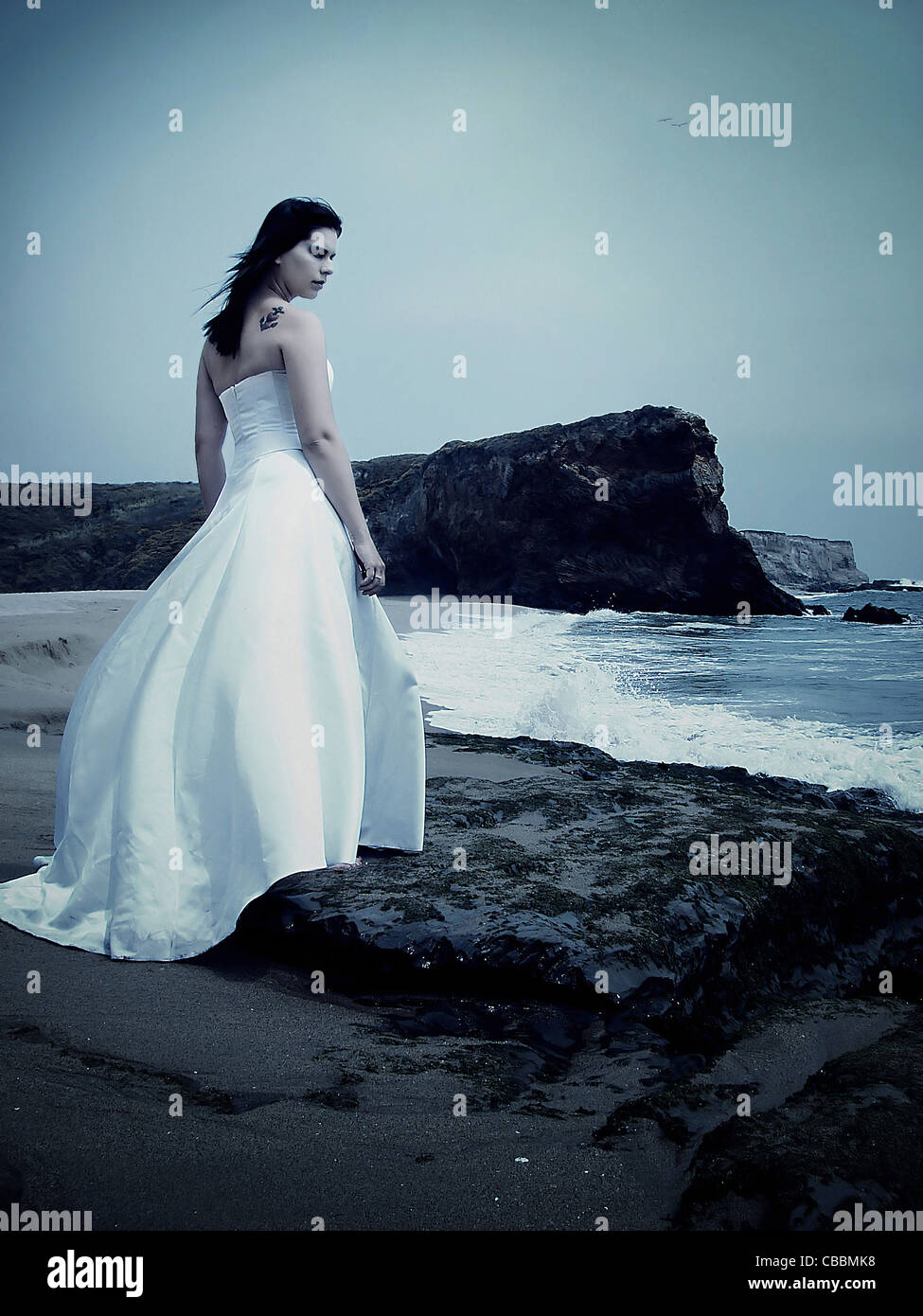 Alone wedding dress | Honestweddingadvice.com