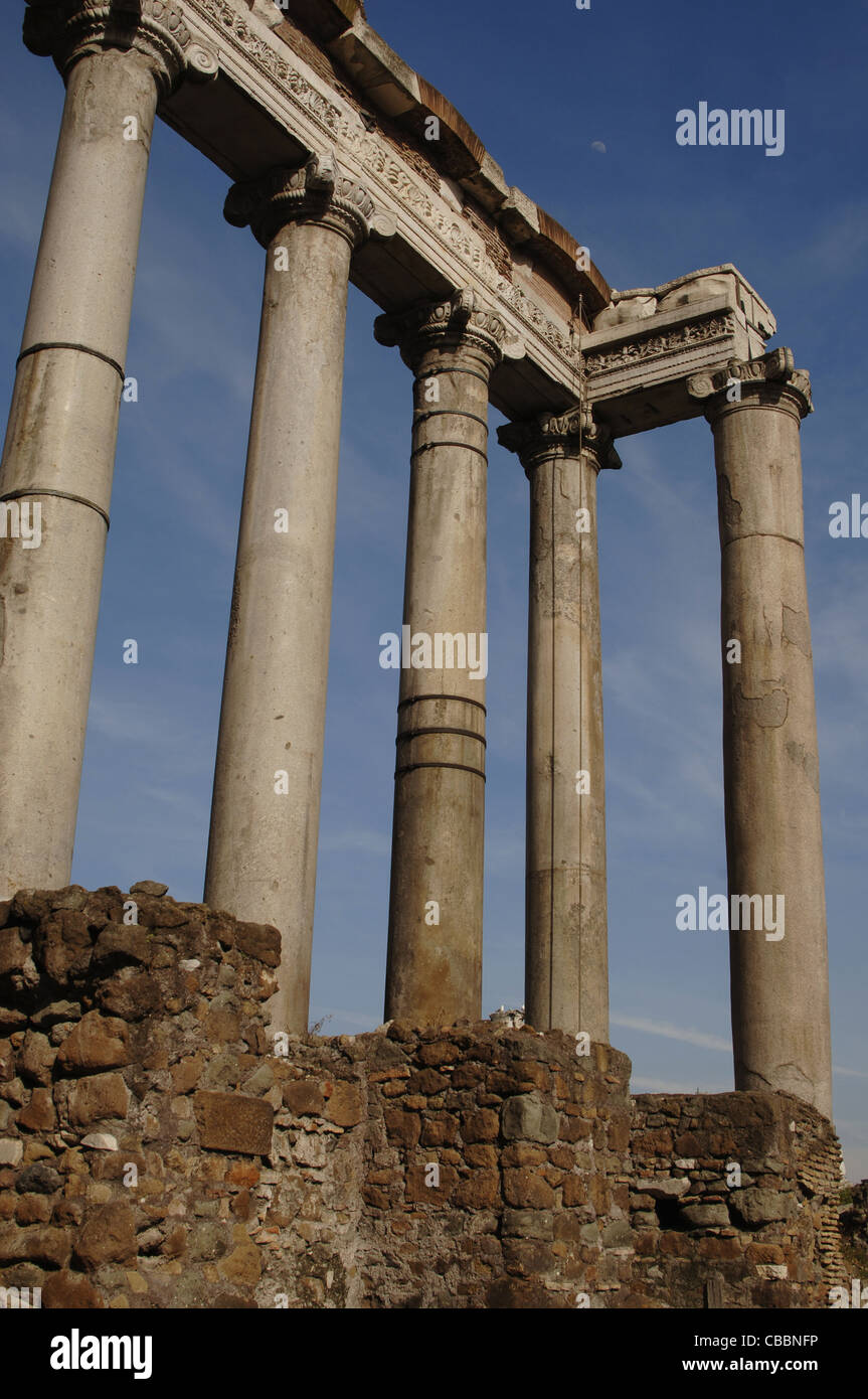 Italy. Rome. Temple of Saturn. 498 BC. Roman Forum Stock Photo - Alamy