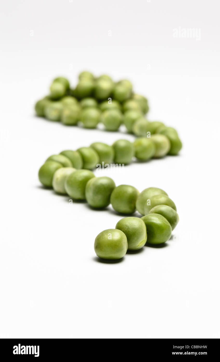 Row of peas hi-res stock photography and images - Alamy