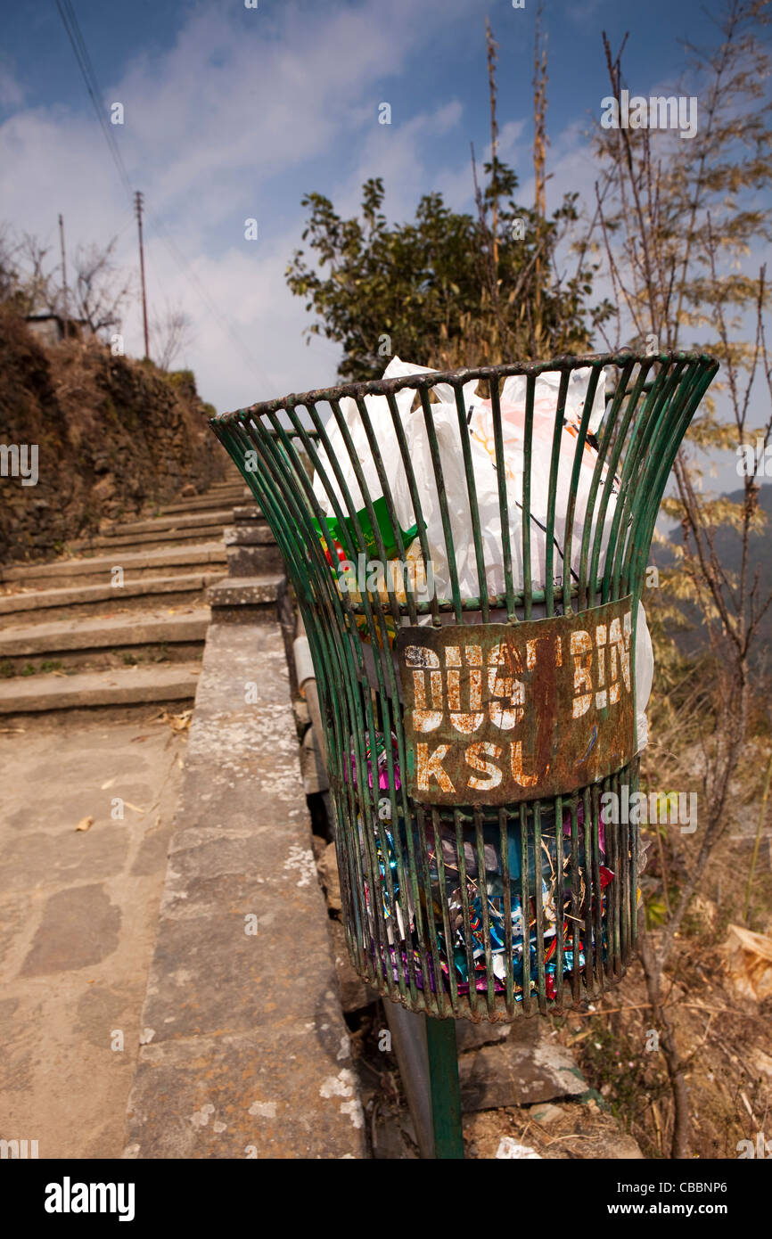 Collect litter around hi-res stock photography and images - Alamy
