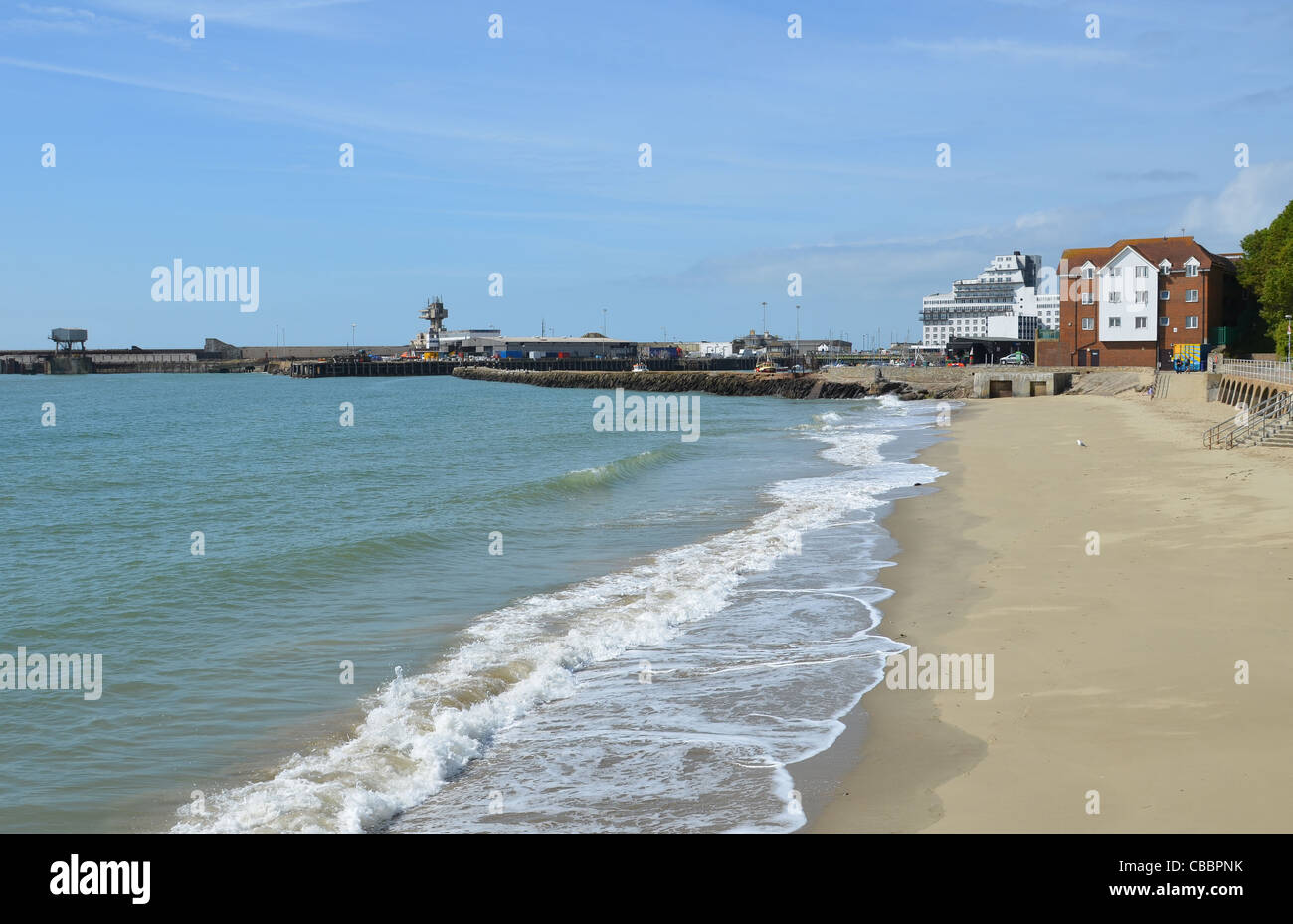 Folkestone beach hi-res stock photography and images - Alamy