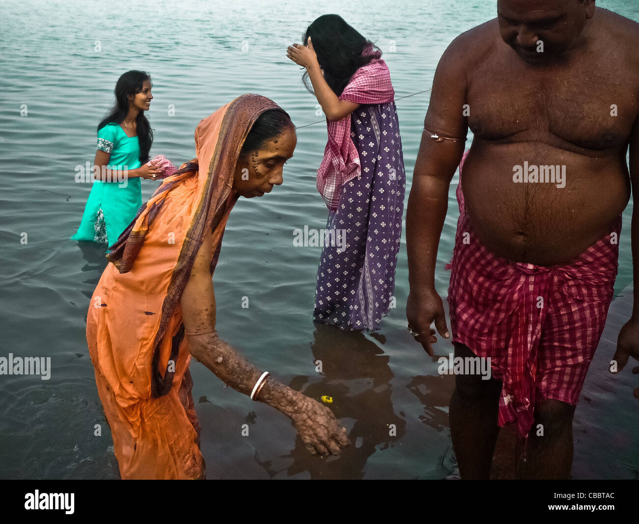 Kolkata city of Faith, Dakshineshwar Temple family ritual bath in the ...