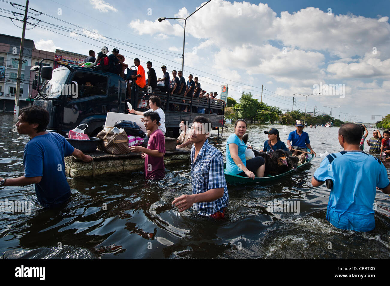 Bangkok thailand people evacuate hi-res stock photography and images ...