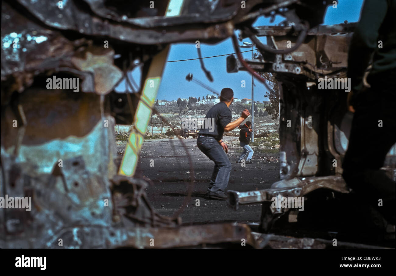 RAMALLAH One Friday of intifada "Golf", War of stones in front of a ...