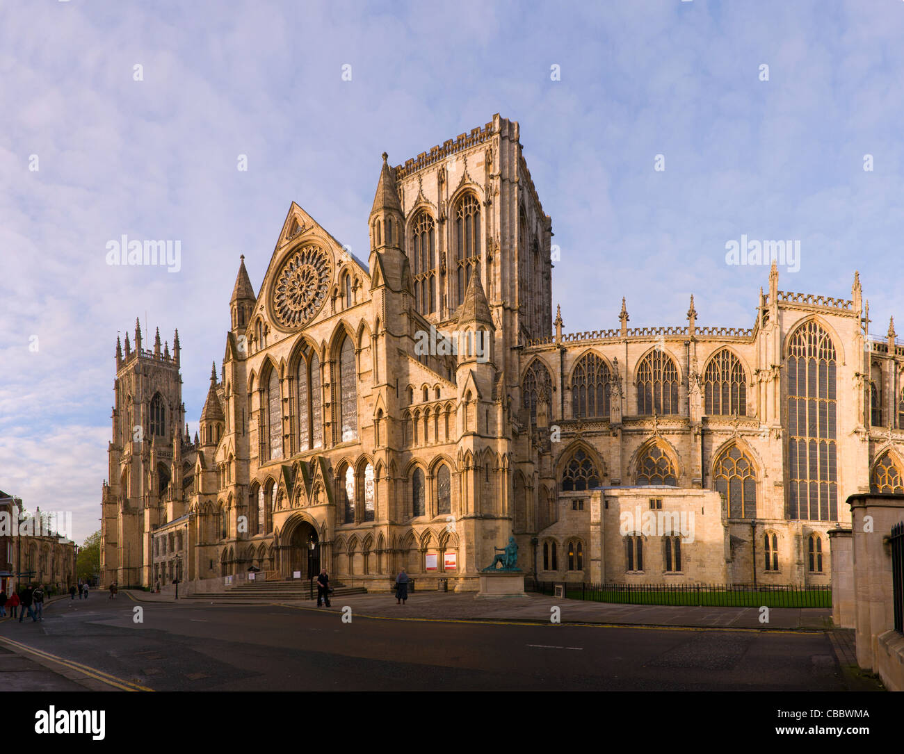 Gothic minster york minster 1291 st peter archbishop william molten hi ...