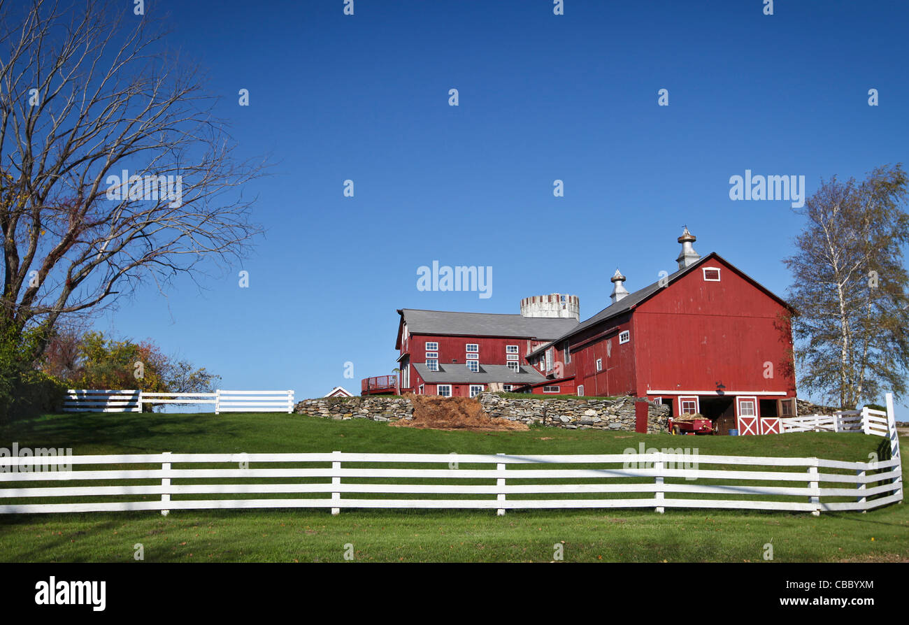 Traditional american farm house hi-res stock photography and images - Alamy