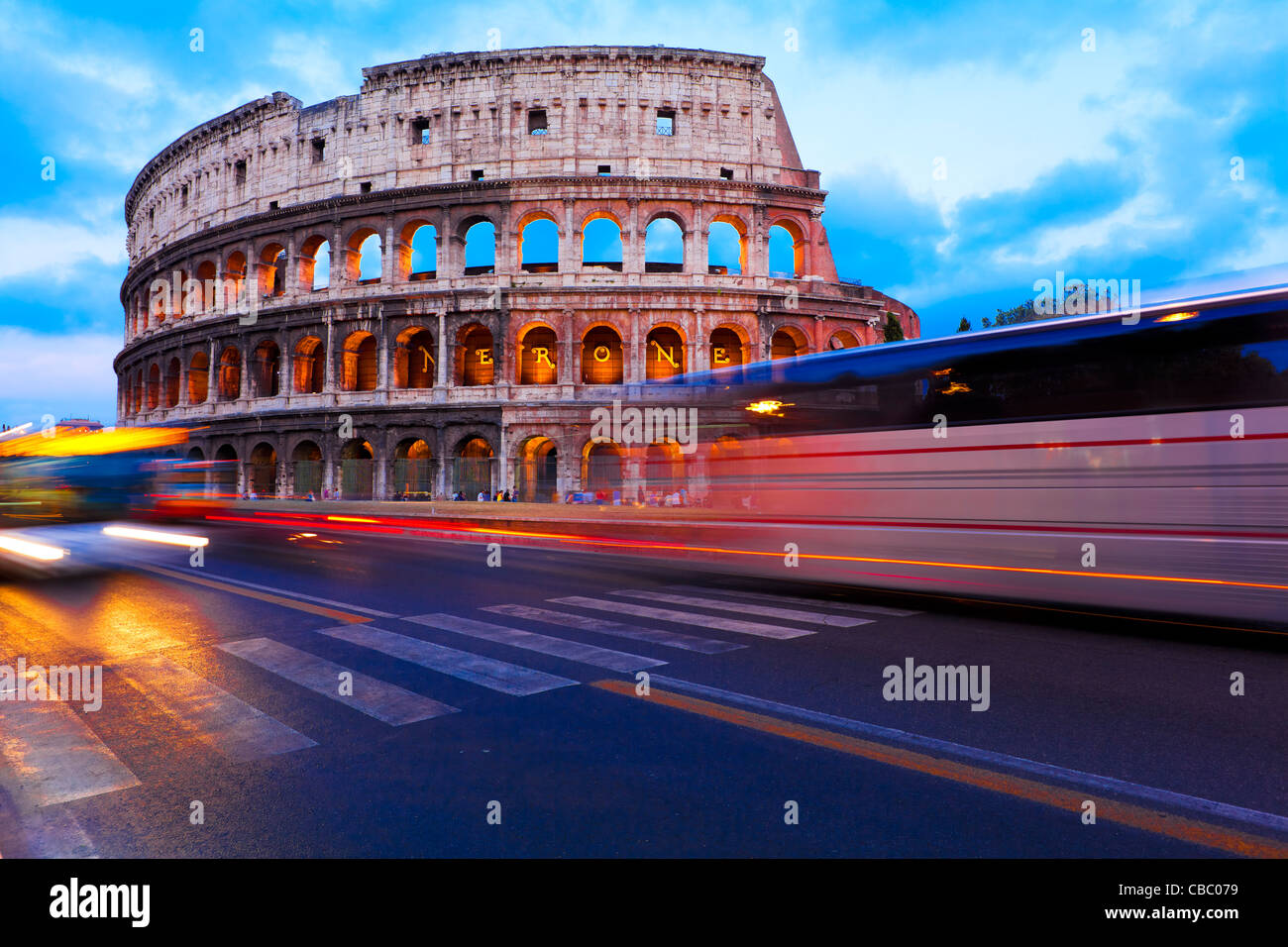 Colosseum night traffic lights rome hi-res stock photography and images ...