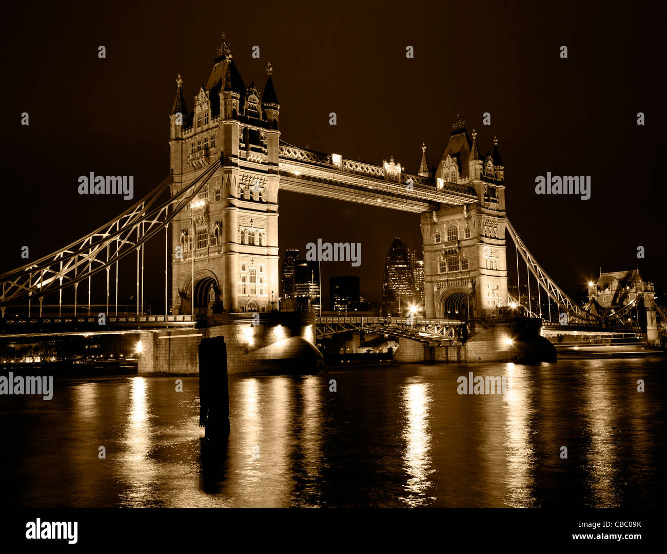Tower Bridge at night in London, England Stock Photo - Alamy