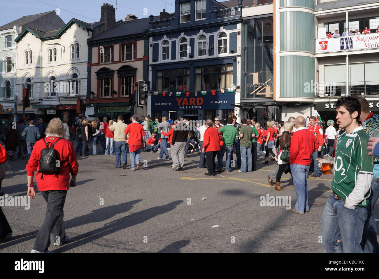 Rugby and crowd hi-res stock photography and images - Alamy