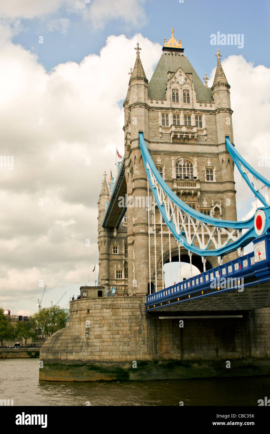 Alternative angle of tower bridge hi-res stock photography and images ...