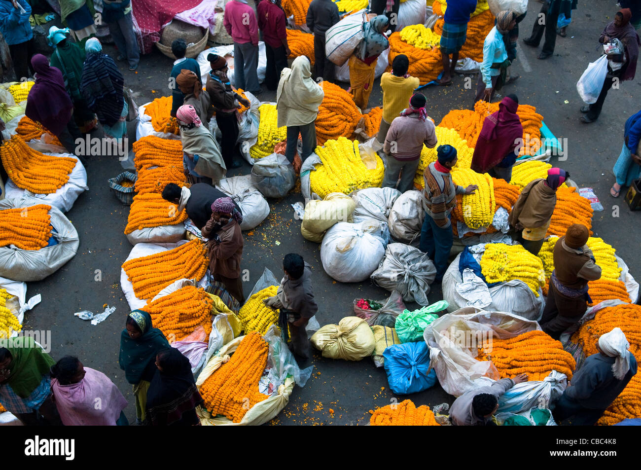 Flower market. Below Howrah Bridge. Calcutta (Kolkata Stock Photo - Alamy