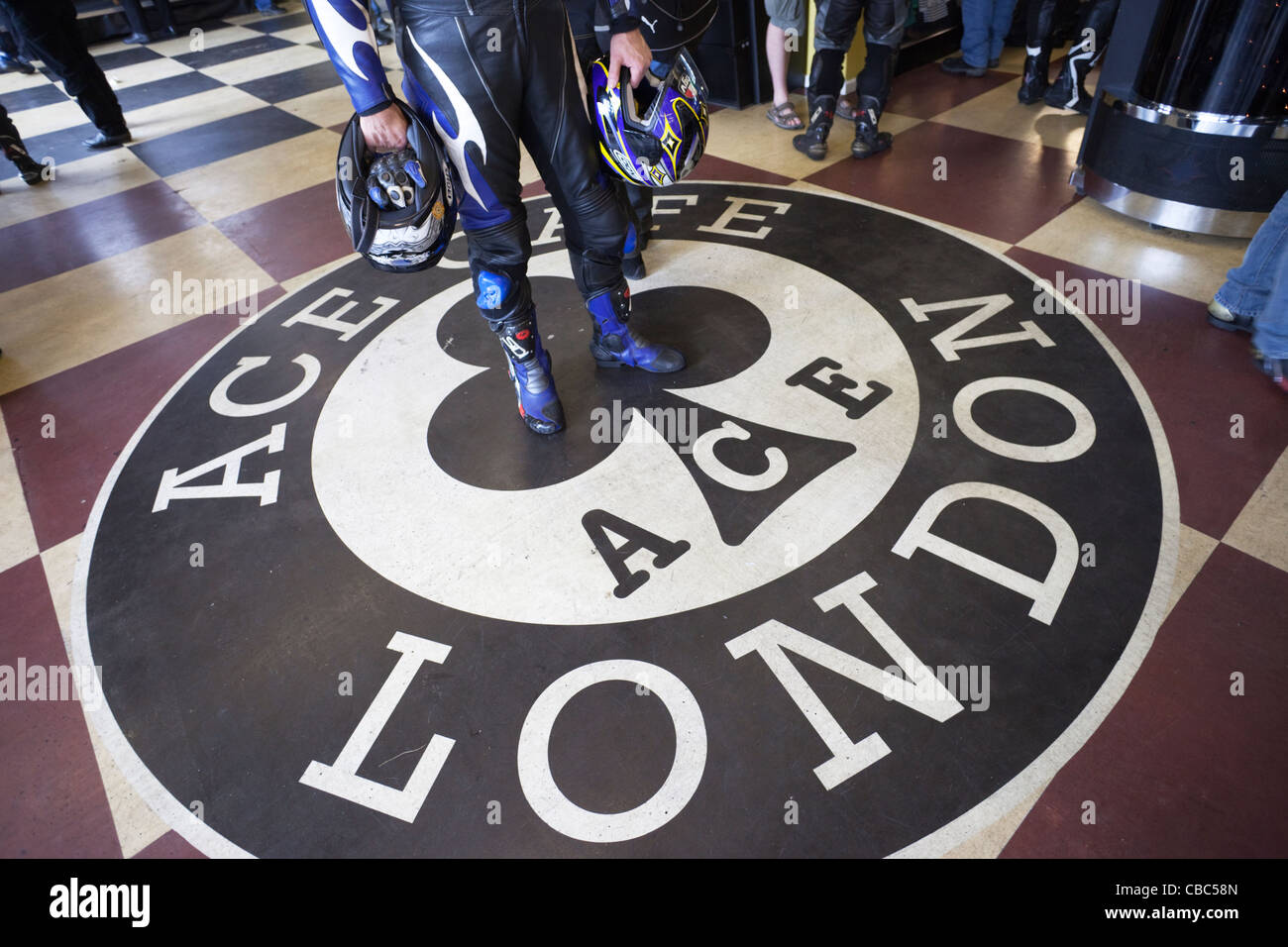 Bikers ace cafe london hi-res stock photography and images - Alamy