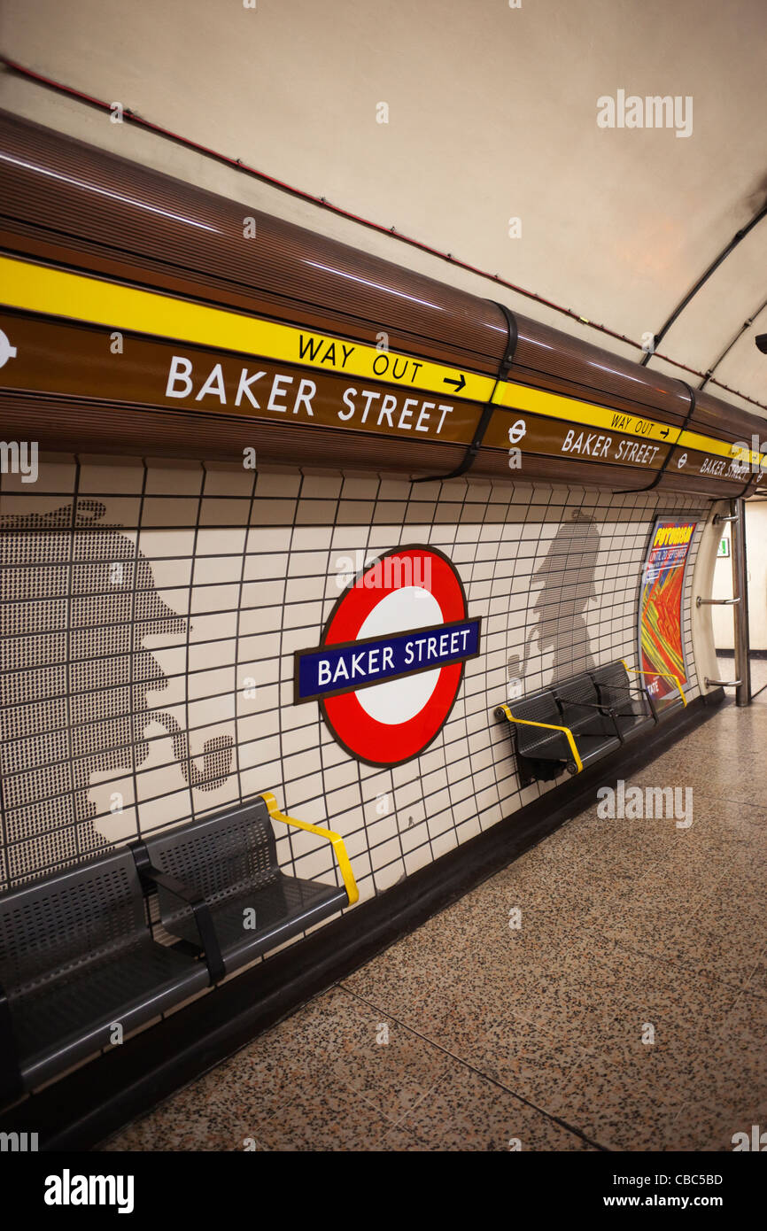 England, London, Baker Street Underground Subway Station Platform Stock ...