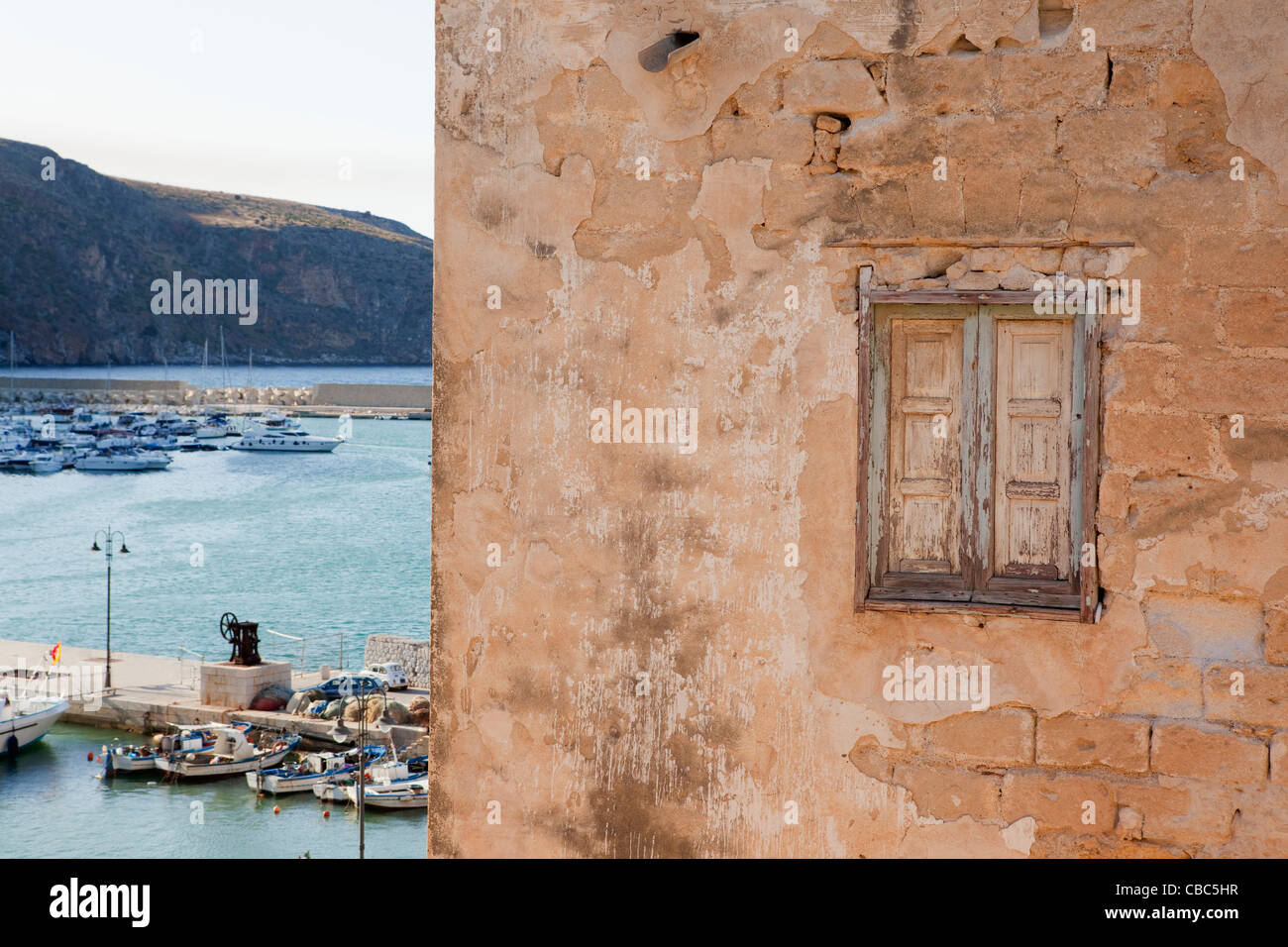 Old harbour structure hi-res stock photography and images - Alamy