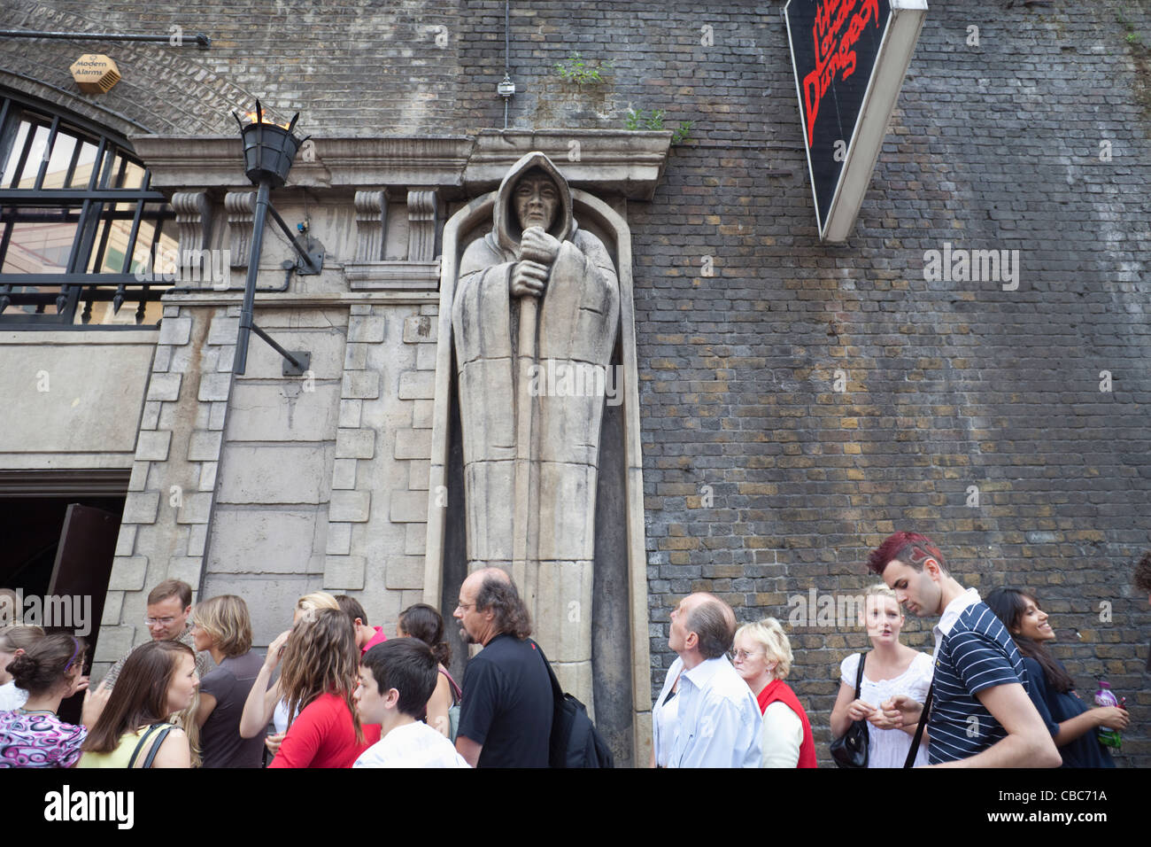 London dungeon entrance hi-res stock photography and images - Alamy