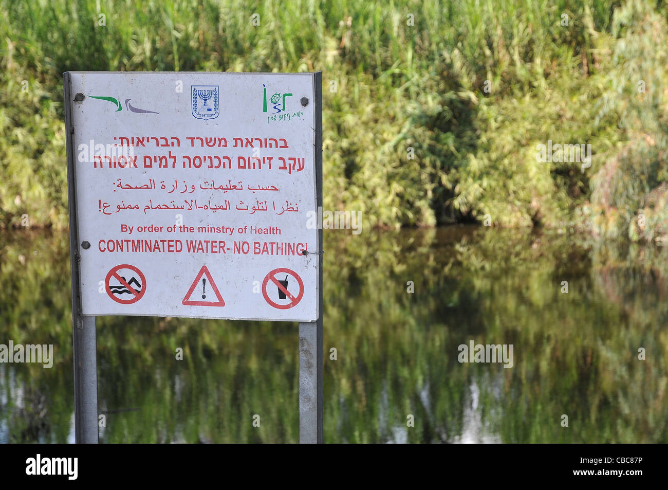 Pollution polluted water sign river hi-res stock photography and images ...