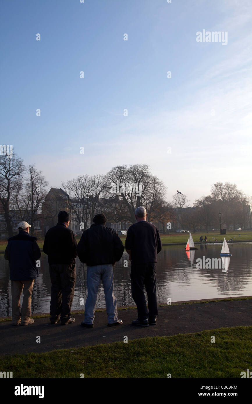 Pond clapham common hi-res stock photography and images - Alamy