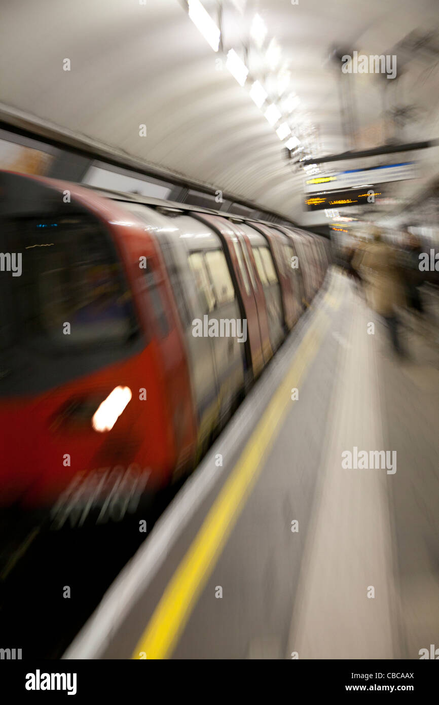 Blurry Train Approaching platform Underground - London Stock Photo - Alamy