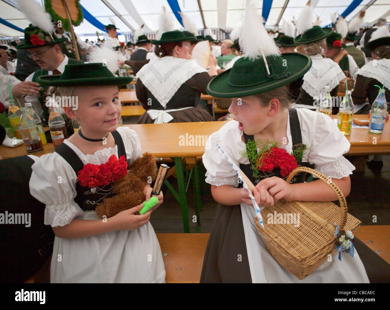 Germany bavaria munich oktoberfest girls hi-res stock photography and ...