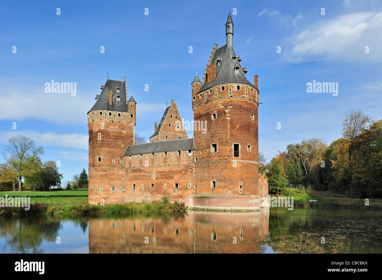 Medieval fortress moat hi-res stock photography and images - Alamy