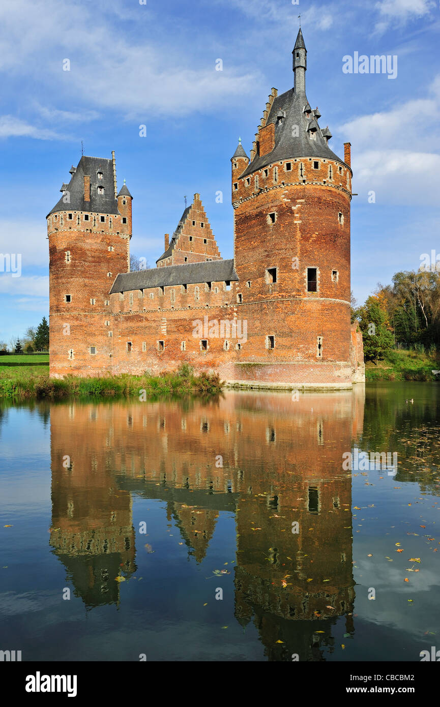 Medieval fortress moat hi-res stock photography and images - Alamy
