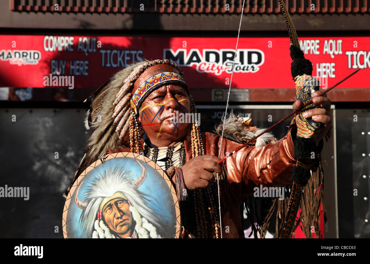 Human Statue Street Performer In Stock Photos & Human Statue Street ...