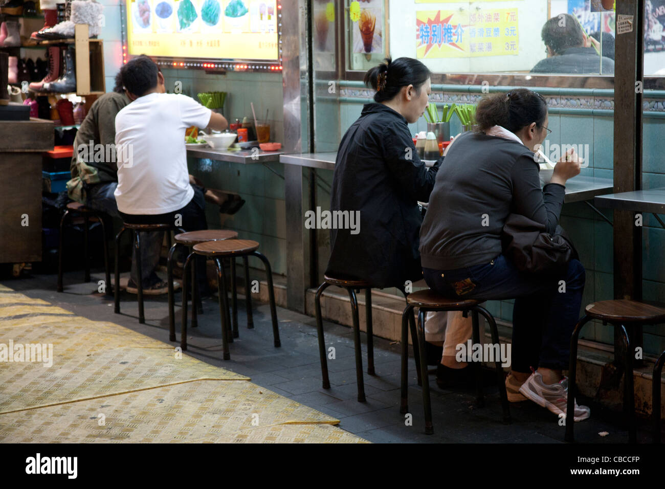 People eating at outside tables at night in the street cafes of Temple ...