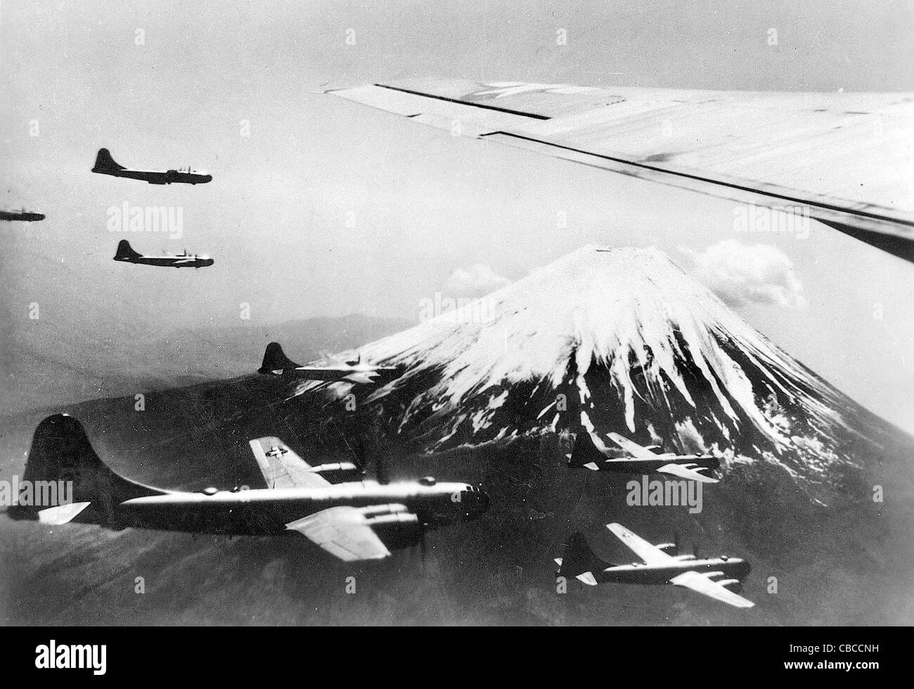 Flight ww11 american usaaf b29 Black and White Stock Photos & Images ...