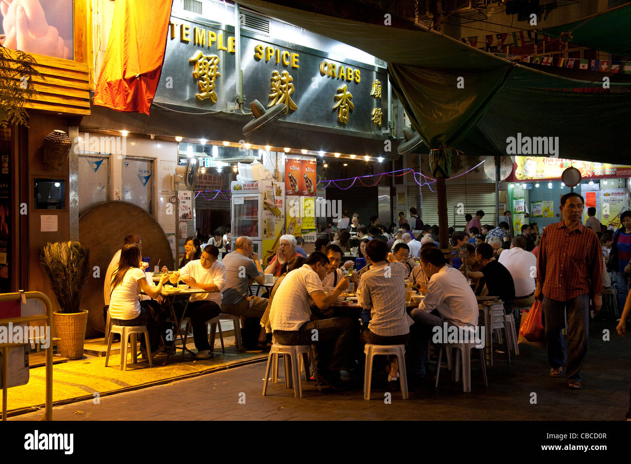 People eating at outside tables at night in the street cafes of Temple ...