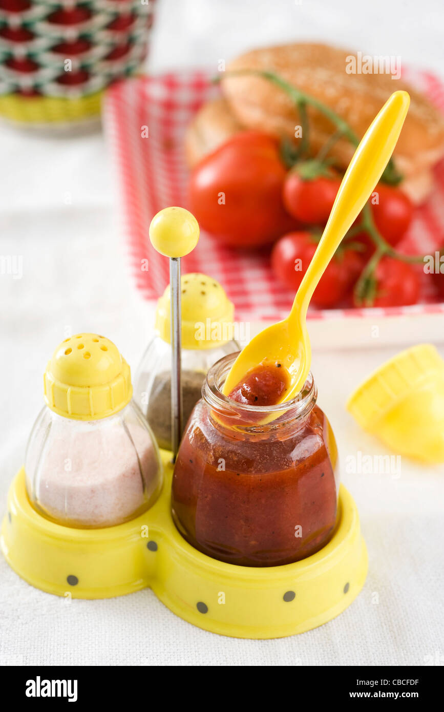 Tomato ketchups hi-res stock photography and images - Alamy