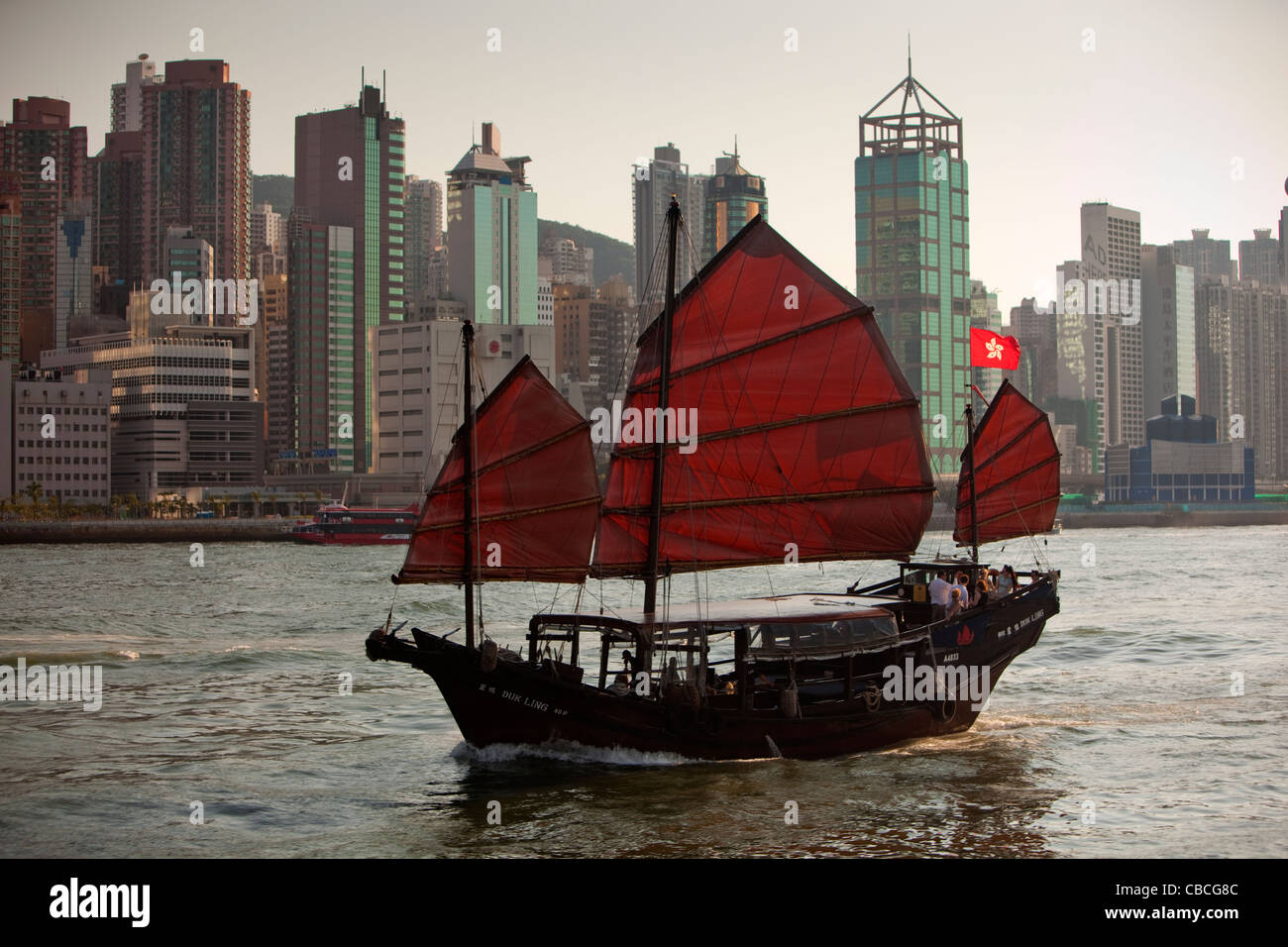 Chinese junk ship women hi-res stock photography and images - Alamy