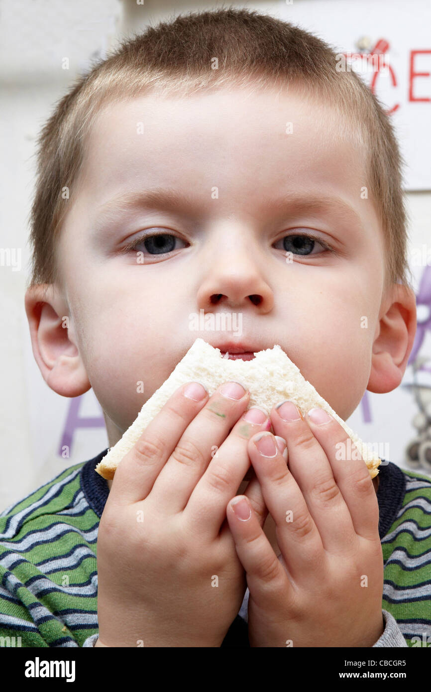 young boy eating sandwich Stock Photo - Alamy