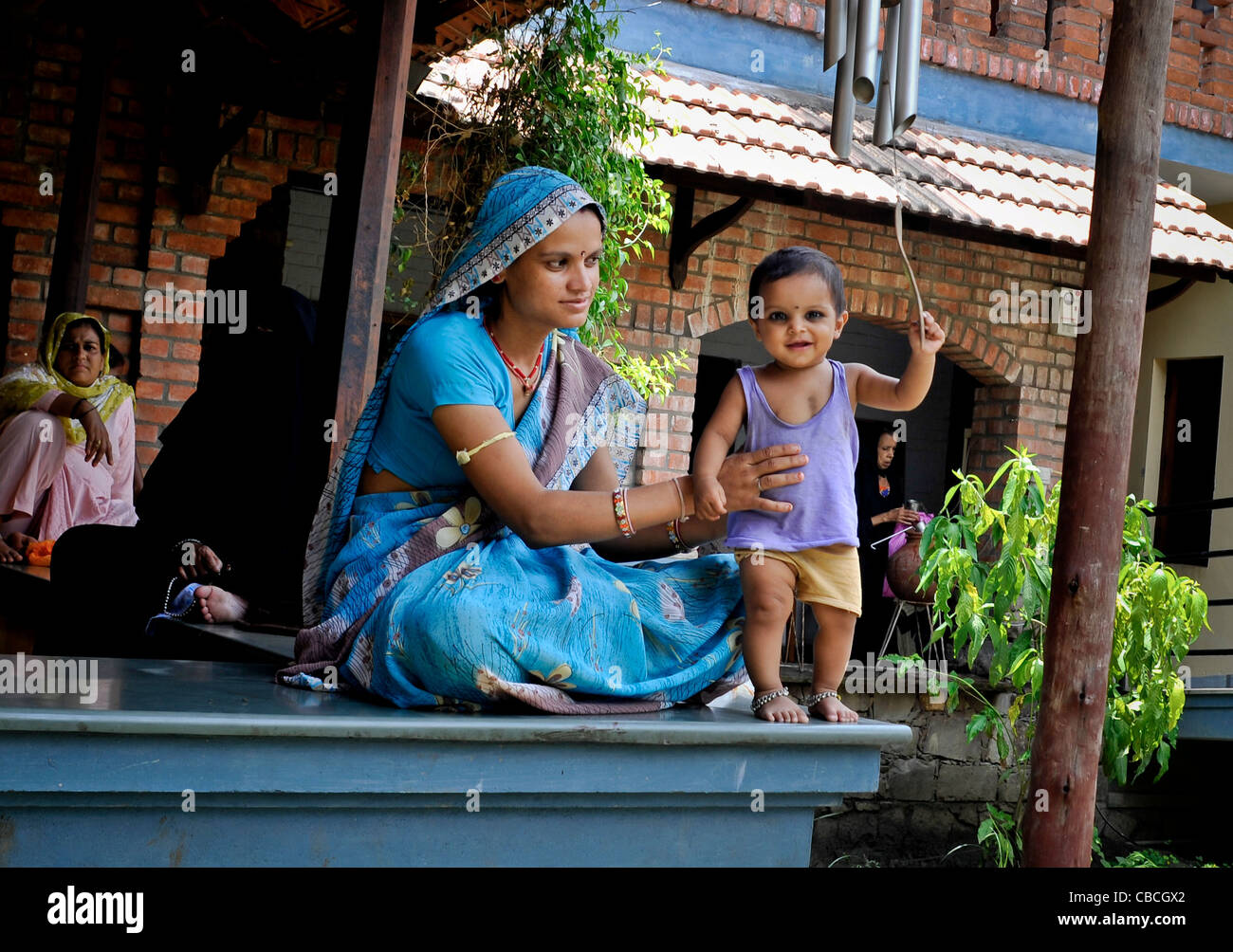 Portraits of poverty stricken Indian children and families in Bhopal ...
