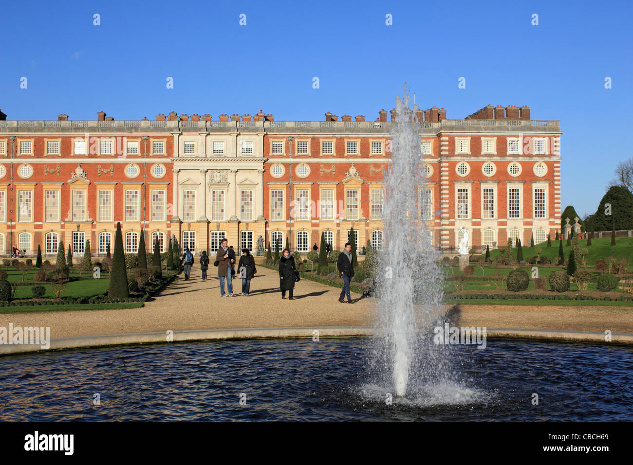 Privy garden hampton court palace hi-res stock photography and images ...