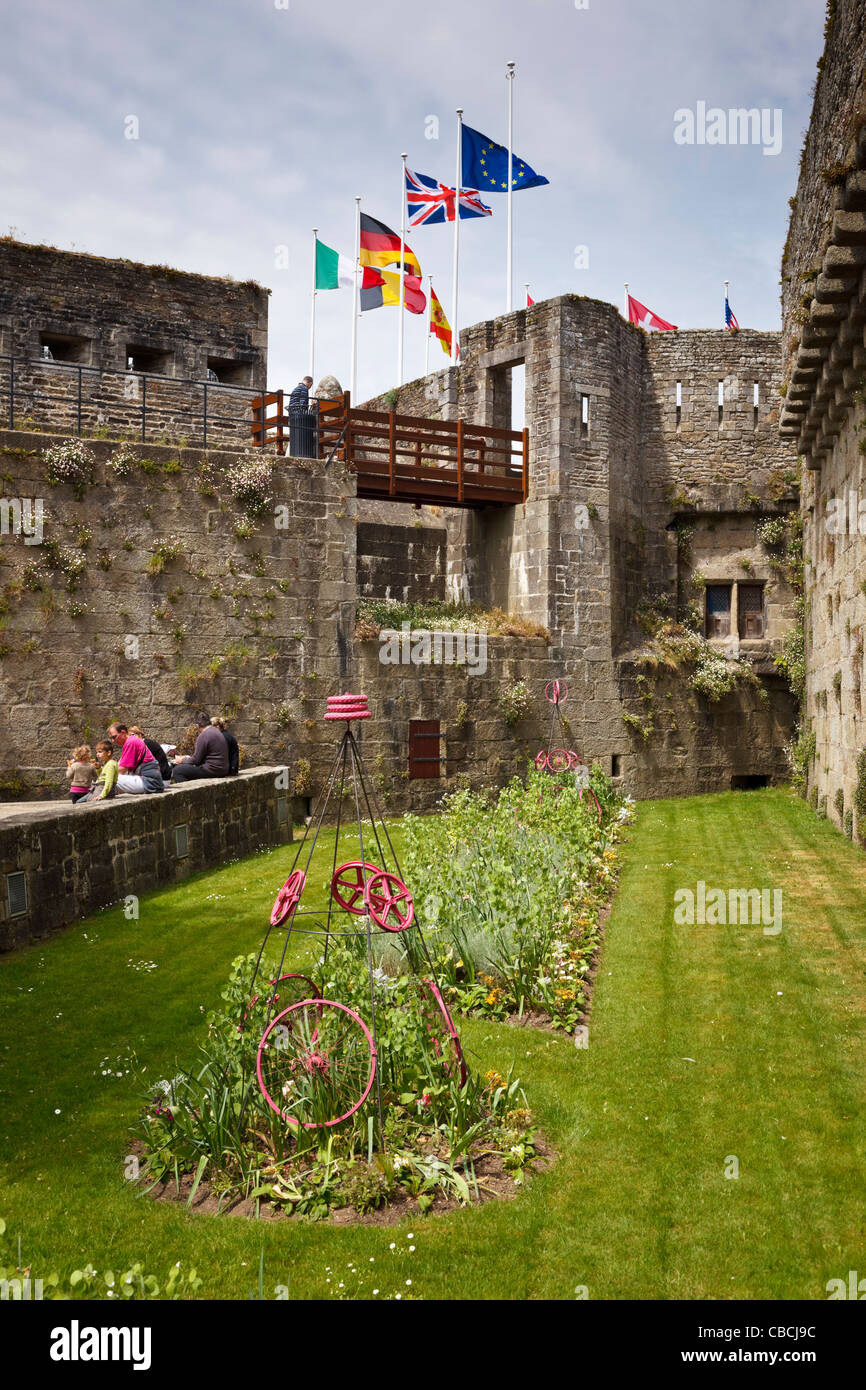 Small garden and rampart walls in Concarneau Ville Close old town ...