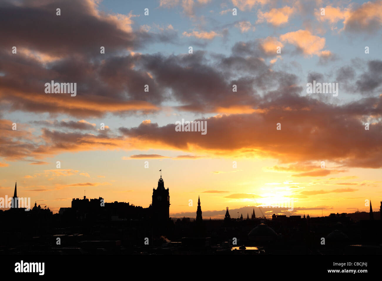 Sunset over edinburgh scotland hi-res stock photography and images - Alamy