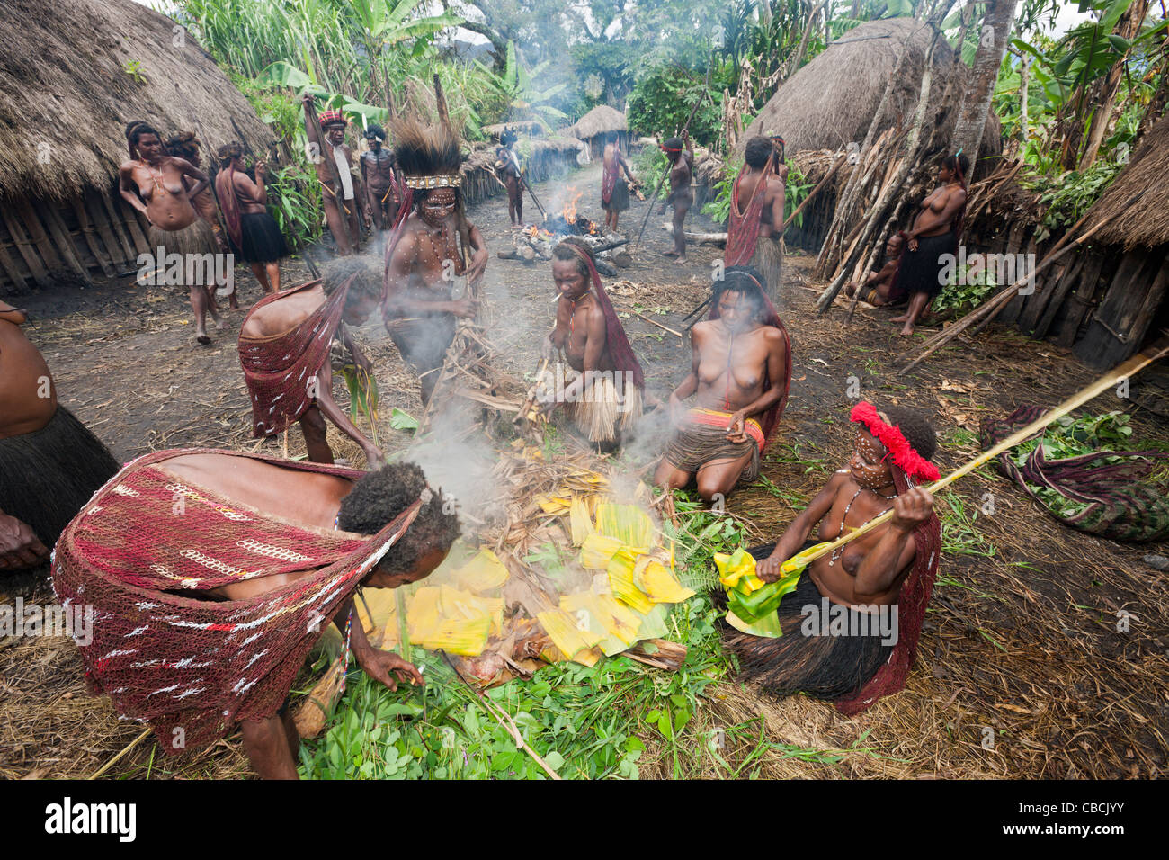 Dani new guinea hi-res stock photography and images - Alamy