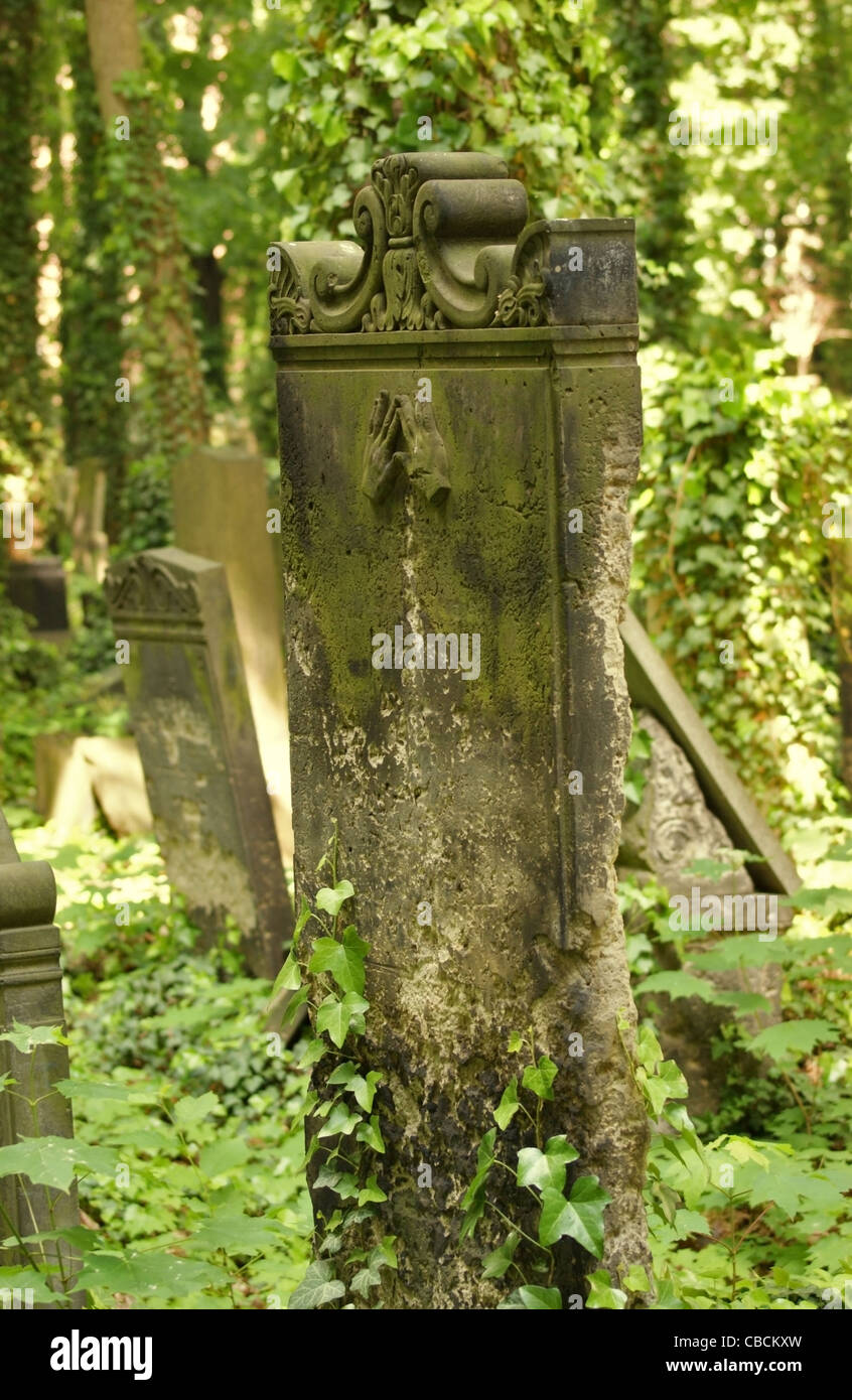 Gravestone berlin hi-res stock photography and images - Alamy