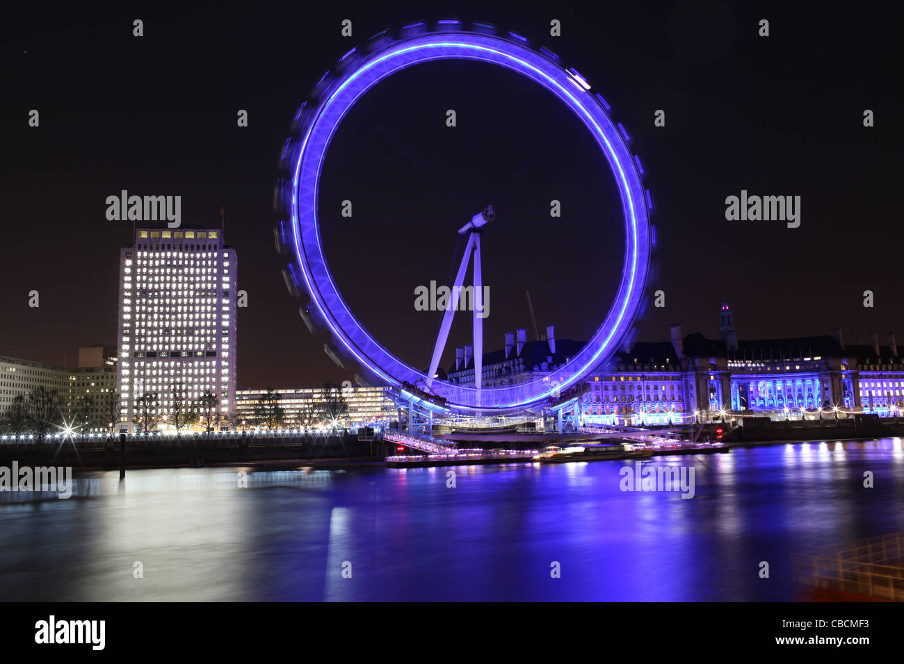 Lights on the river thames hi-res stock photography and images - Alamy