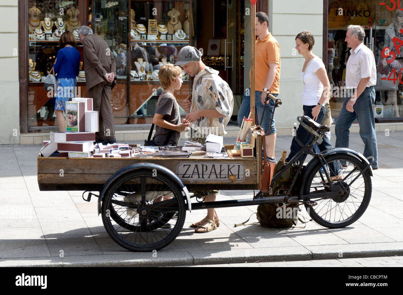 Street traders hi-res stock photography and images - Alamy