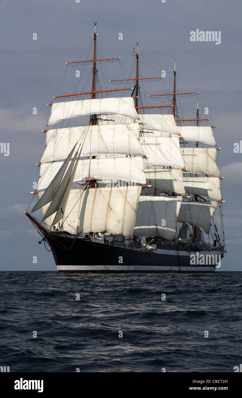 Sailing vessel - Barque Sedov Stock Photo - Alamy