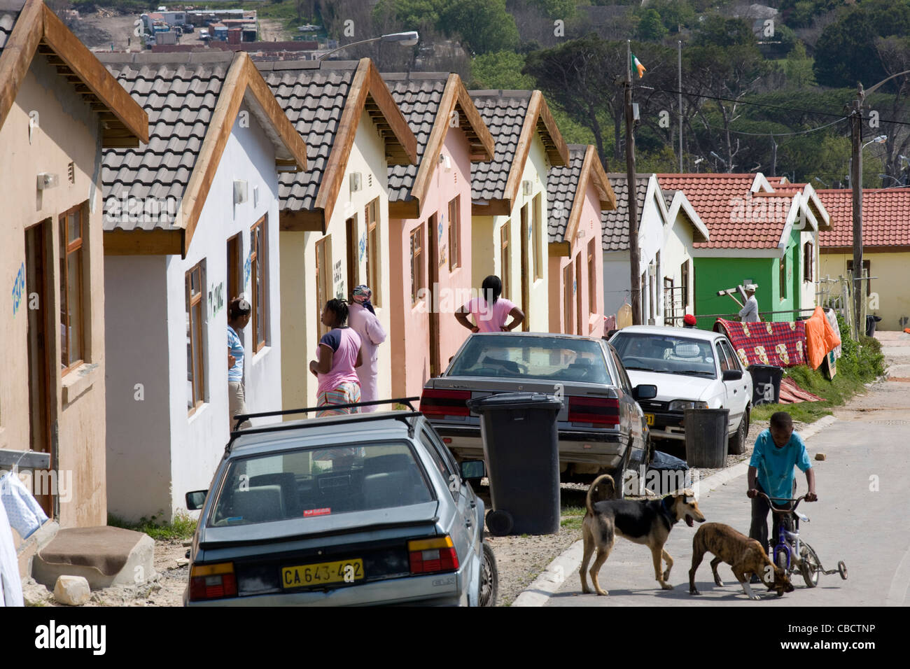 Hout Bay: Imizamo Yethu Township - new housing Stock Photo - Alamy